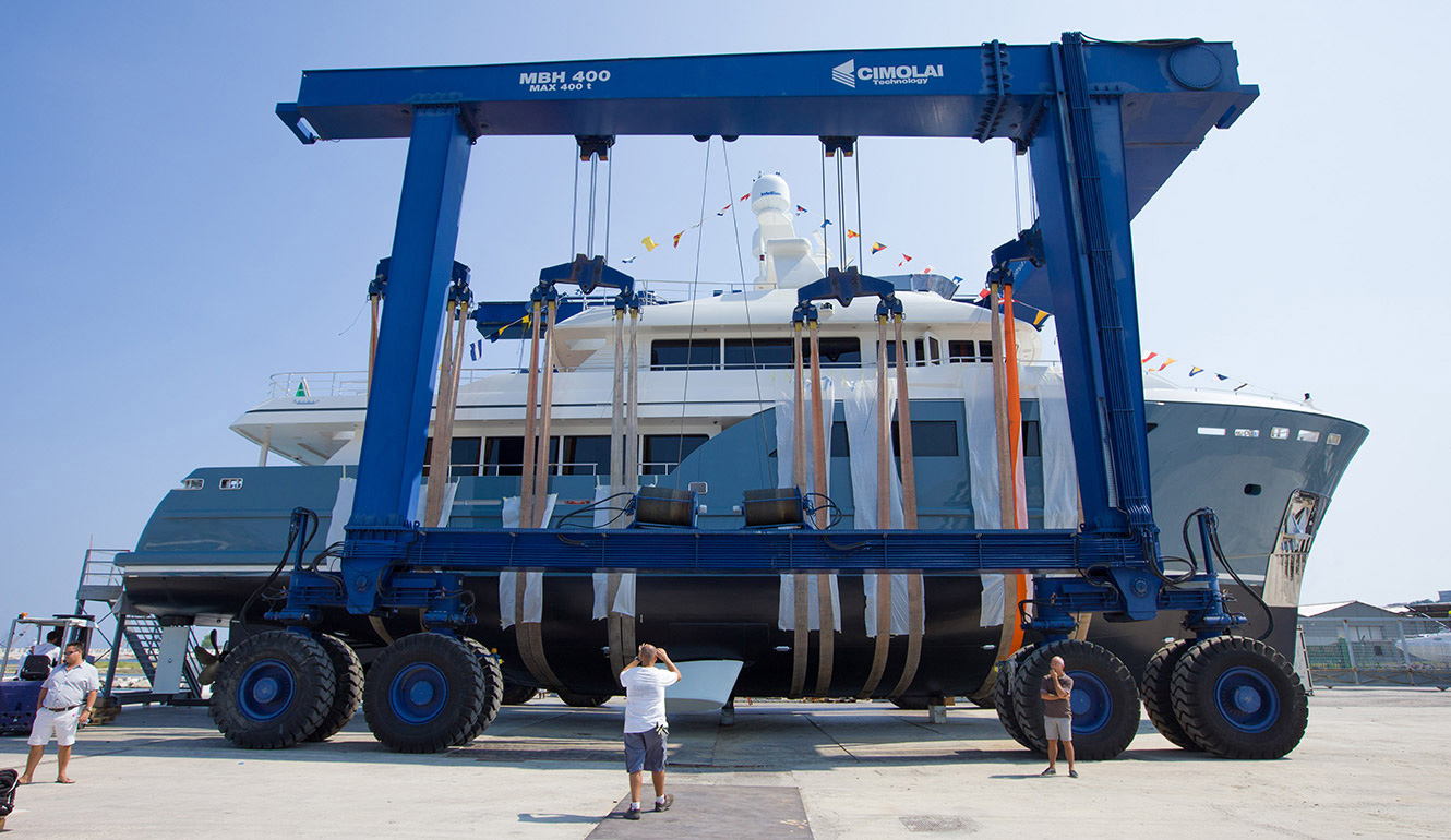 DARWIN CLASS 107' LAUNCH | CDM Experience