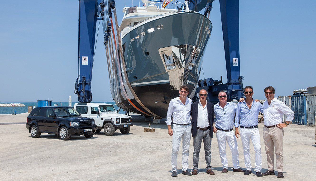 DARWIN CLASS 107' LAUNCH | CDM Experience